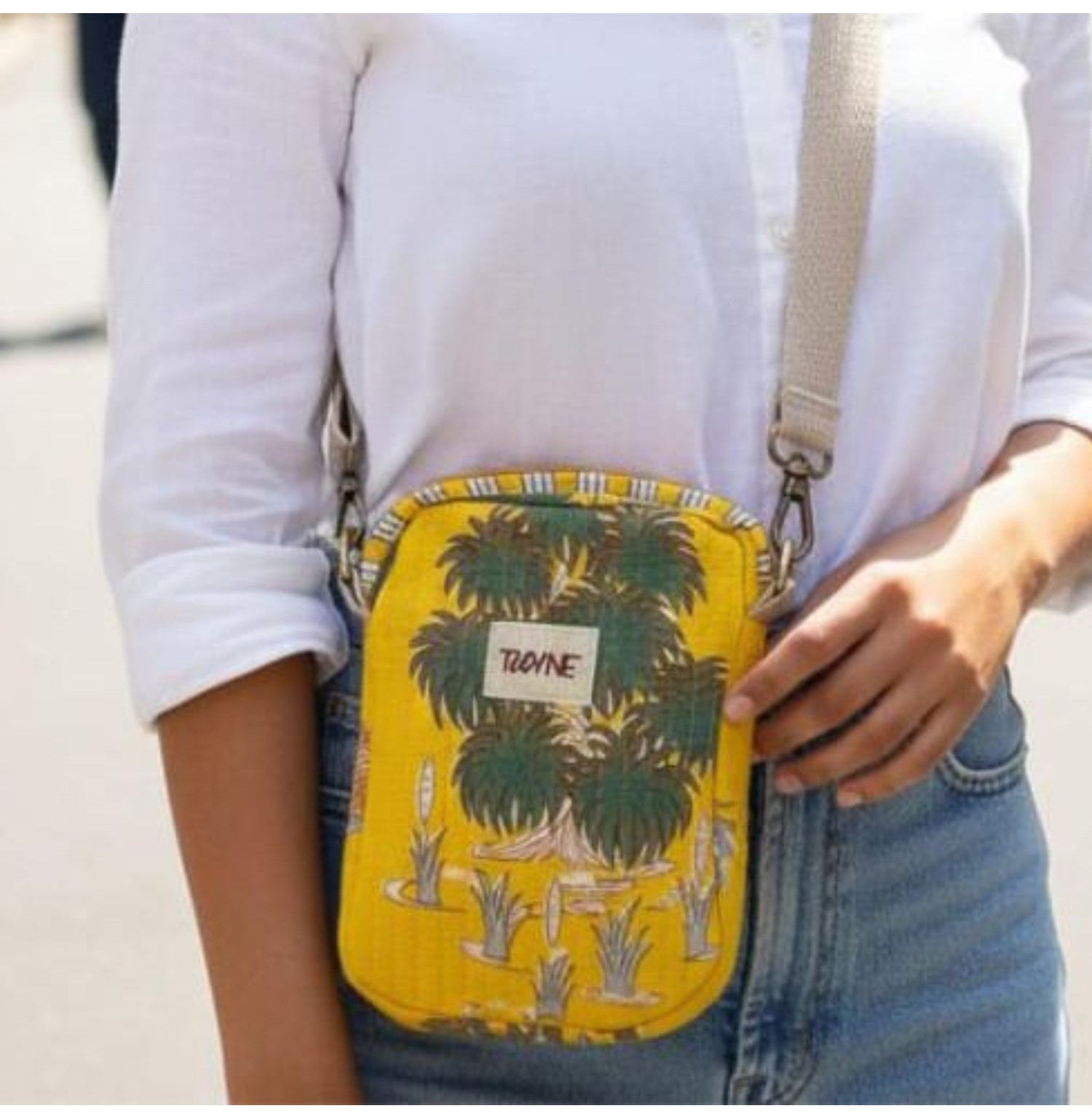 Twyne Mobile Sling Yellow – Crossword.in